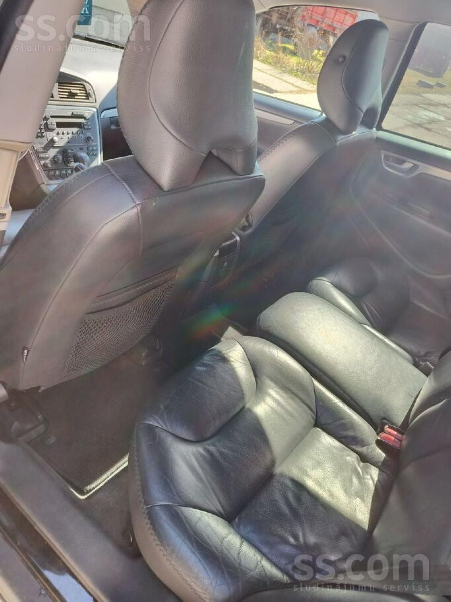 Melns Volvo XC70 2005 Jelgava, ar dzinēja tilpumu 2.40 L un nobraukumu 345 tūkst. km par 4600 €, foto 6 vietnē AUTOMOTO.COM.LV