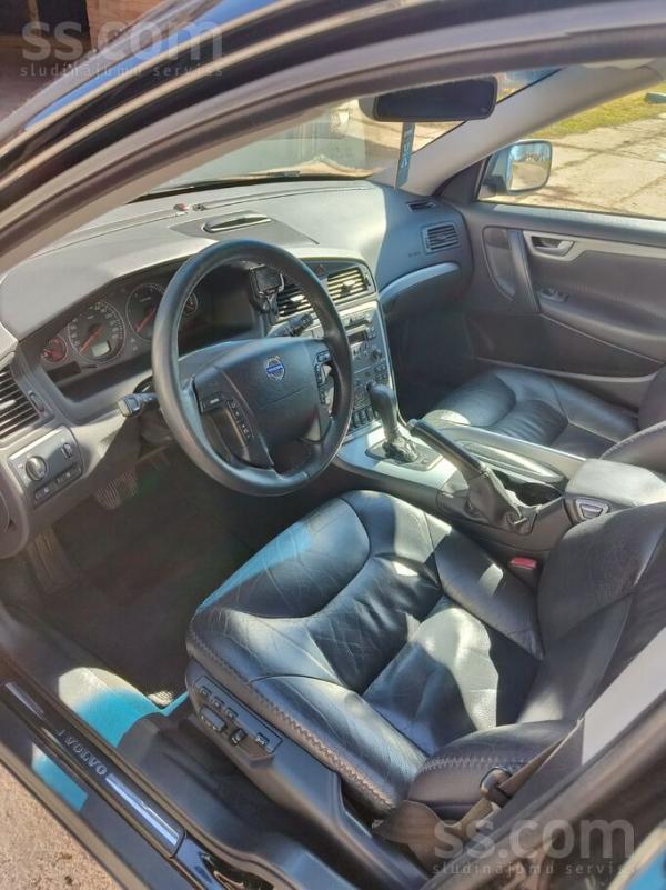Melns Volvo XC70 2005 Jelgava, ar dzinēja tilpumu 2.40 L un nobraukumu 345 tūkst. km par 4600 €, foto 7 vietnē AUTOMOTO.COM.LV