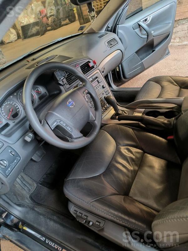 Melns Volvo XC70 2005 Jelgava, ar dzinēja tilpumu 2.40 L un nobraukumu 347 tūkst. km par 4100 €, foto 8 vietnē AUTOMOTO.COM.LV