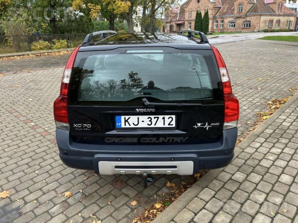 Black Volvo XC70 2005 in Bauska, with an engine capacity of 2.40 L and mileage of 348 thousand km for 3200 €, photo 5 on AUTOMOTO.COM.LV