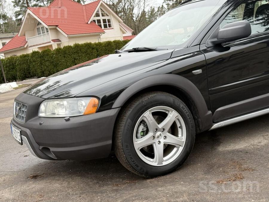 Black Volvo XC70 2006 in Jurmala, with an engine capacity of 2.40 L and mileage of 0 thousand km for 2600 €, photo 6 on AUTOMOTO.COM.LV
