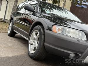 Black Volvo XC70 2006 in Jurmala, with an engine capacity of 2.40 L and mileage of 0 thousand km for 2600 €, photo 8 on AUTOMOTO.COM.LV