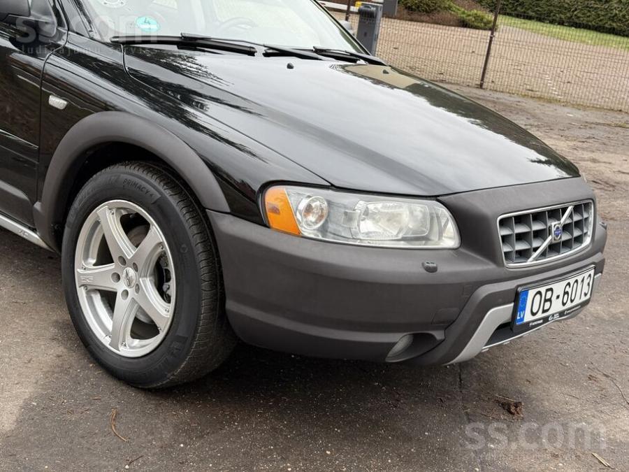 Black Volvo XC70 2006 in Jurmala, with an engine capacity of 2.40 L and mileage of 0 thousand km for 2600 €, photo 10 on AUTOMOTO.COM.LV