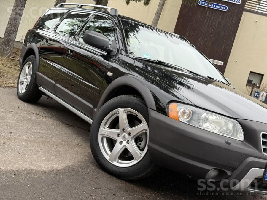 Black Volvo XC70 2006 in Jurmala, with an engine capacity of 2.40 L and mileage of 0 thousand km for 2600 €, photo 13 on AUTOMOTO.COM.LV