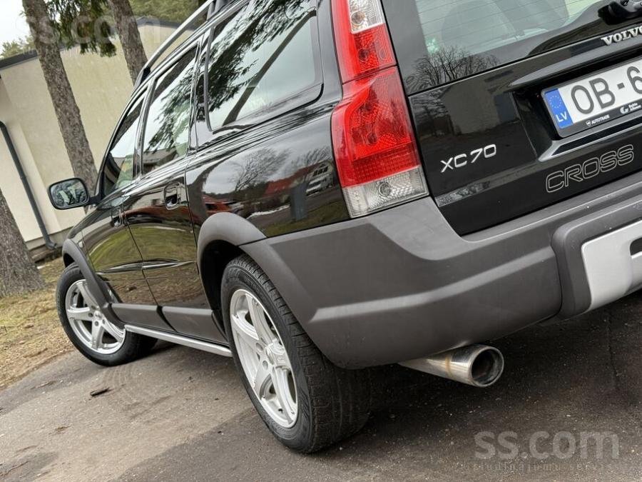 Black Volvo XC70 2006 in Jurmala, with an engine capacity of 2.40 L and mileage of 0 thousand km for 2600 €, photo 17 on AUTOMOTO.COM.LV