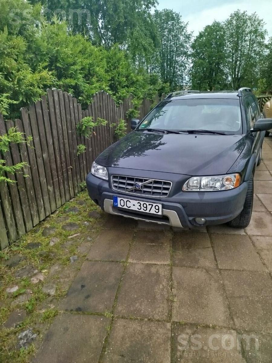 Black Volvo XC70 2006 in Riga, with an engine capacity of 2.40 L and mileage of 417 thousand km for 4100 €, photo 1 on AUTOMOTO.COM.LV