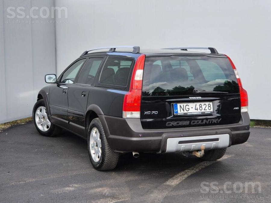 Melns Volvo XC70 2006 Rīga, ar dzinēja tilpumu 2.40 L un nobraukumu 277 tūkst. km par 3690 €, foto 3 vietnē AUTOMOTO.COM.LV