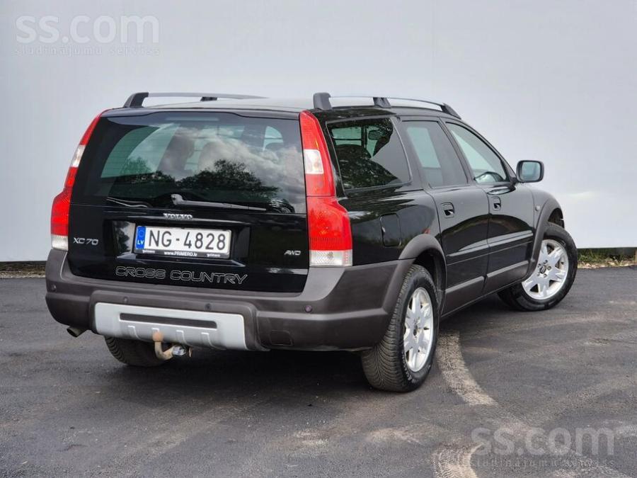 Melns Volvo XC70 2006 Rīga, ar dzinēja tilpumu 2.40 L un nobraukumu 277 tūkst. km par 3690 €, foto 4 vietnē AUTOMOTO.COM.LV