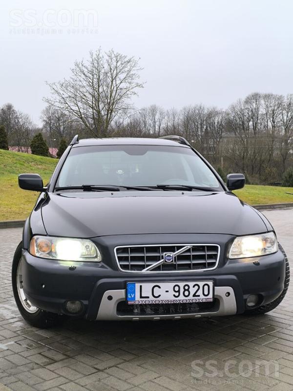 Melns Volvo XC70 2006 Rēzekne, ar dzinēja tilpumu 2.40 L un nobraukumu 378 tūkst. km par 3850 €, foto 2 vietnē AUTOMOTO.COM.LV