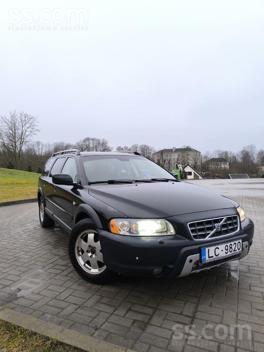 Black Volvo XC70 2006 in Rezekne, with an engine capacity of 2.40 L and mileage of 378 thousand km for 3850 €, photo 3 on AUTOMOTO.COM.LV
