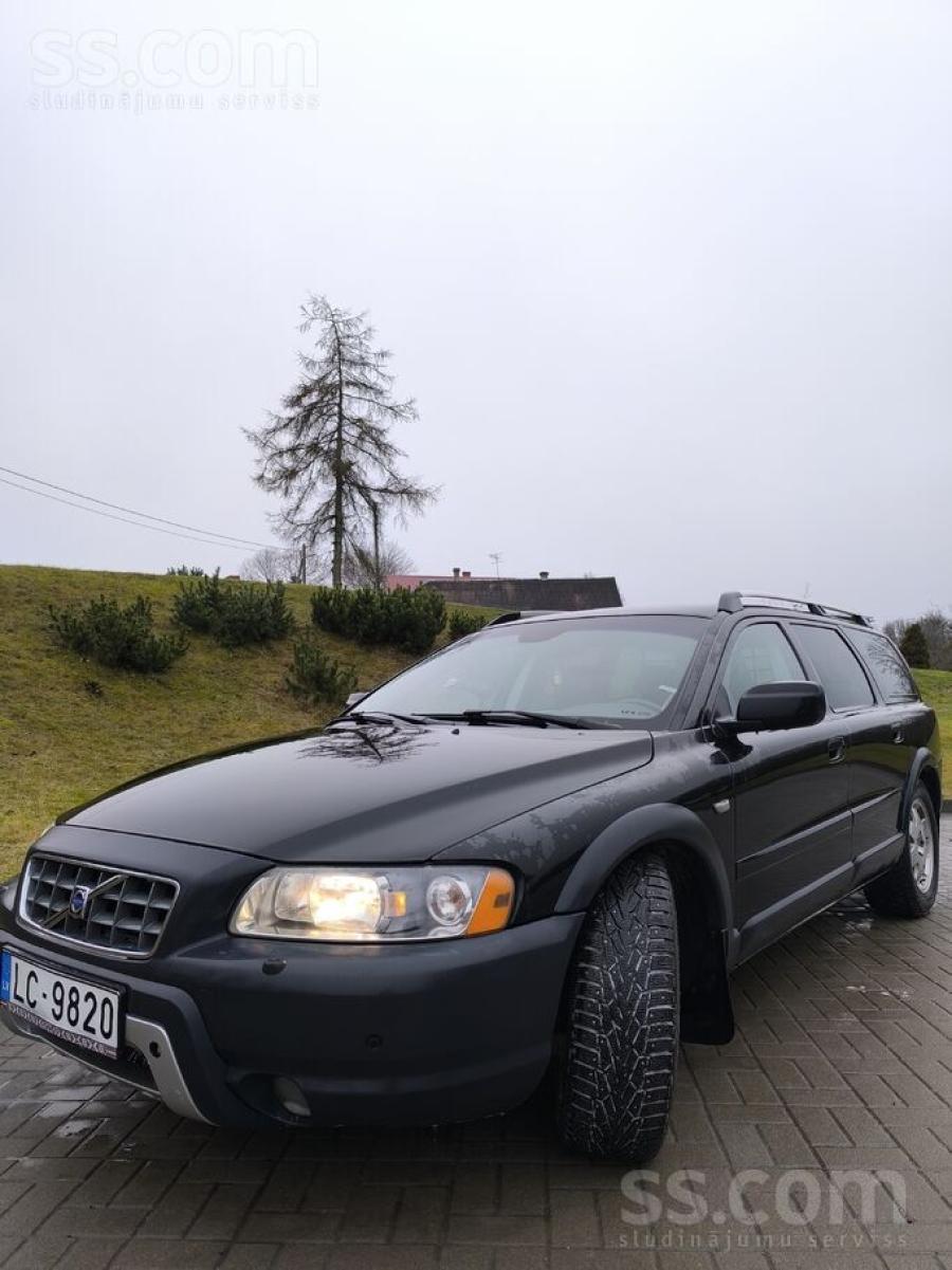 Black Volvo XC70 2006 in Rezekne, with an engine capacity of 2.40 L and mileage of 378 thousand km for 3850 €, photo 4 on AUTOMOTO.COM.LV