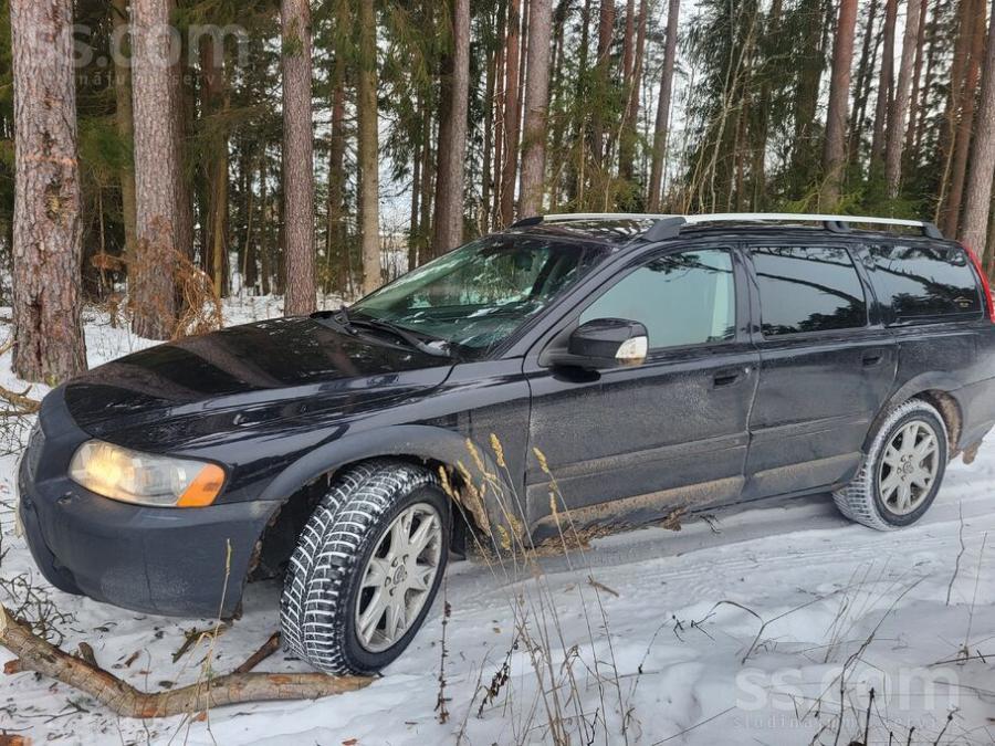 Черный Вольво ХС70 2006 в Резекне, объемом двигателя 2.40 л и пробегом 341 тыс. км за 3500 €, фото 3 на AUTOMOTO.COM.LV