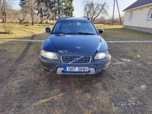 Melns Volvo XC70 2006 Rapla, ar dzinēja tilpumu 2.40 L un nobraukumu 284 tūkst. km par 3700 €, foto  vietnē AUTOMOTO.COM.LV