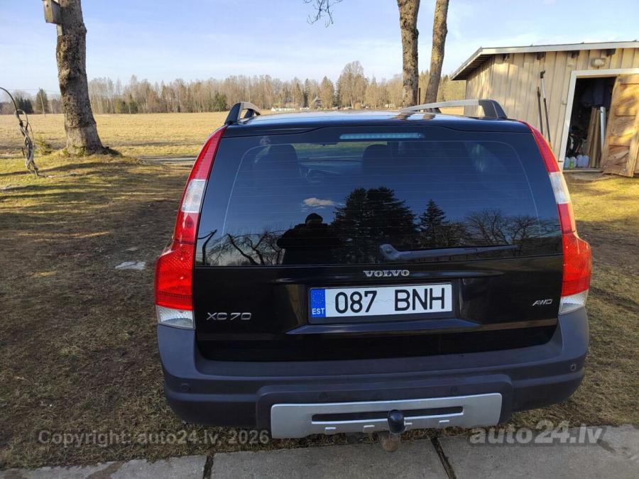 Melns Volvo XC70 2006 Rapla, ar dzinēja tilpumu 2.40 L un nobraukumu 284 tūkst. km par 3700 €, foto 4 vietnē AUTOMOTO.COM.LV
