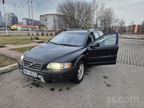 Черный Вольво ХС70 2006 в Рига, объемом двигателя 2.40 л и пробегом 0 тыс. км за 3000 €, фото 1 на AUTOMOTO.COM.LV