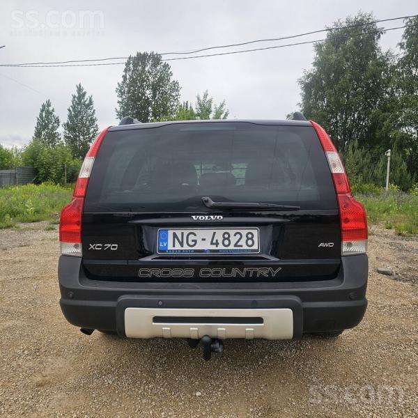 Melns Volvo XC70 2006 Rīga, ar dzinēja tilpumu 2.40 L un nobraukumu 277 tūkst. km par 3990 €, foto 4 vietnē AUTOMOTO.COM.LV