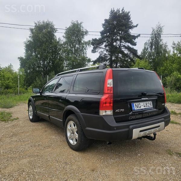 Melns Volvo XC70 2006 Rīga, ar dzinēja tilpumu 2.40 L un nobraukumu 277 tūkst. km par 3990 €, foto 5 vietnē AUTOMOTO.COM.LV