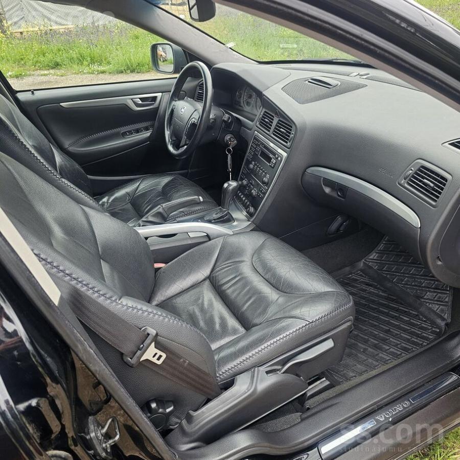 Melns Volvo XC70 2006 Rīga, ar dzinēja tilpumu 2.40 L un nobraukumu 277 tūkst. km par 3990 €, foto 13 vietnē AUTOMOTO.COM.LV