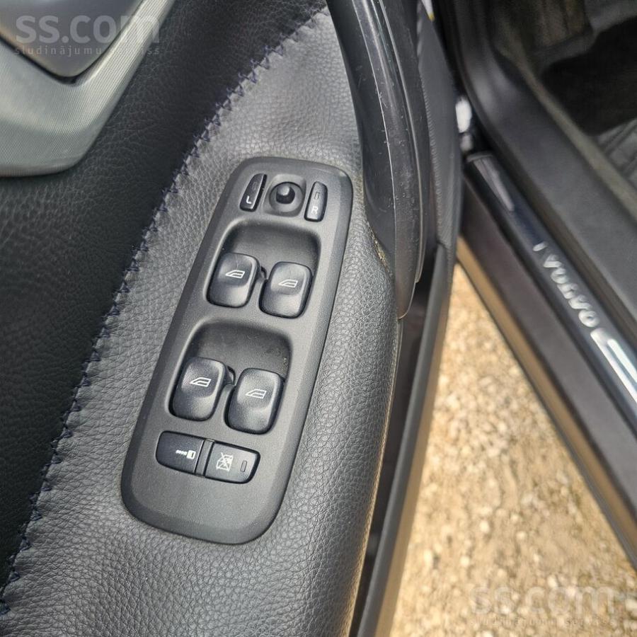 Melns Volvo XC70 2006 Rīga, ar dzinēja tilpumu 2.40 L un nobraukumu 277 tūkst. km par 3990 €, foto 21 vietnē AUTOMOTO.COM.LV