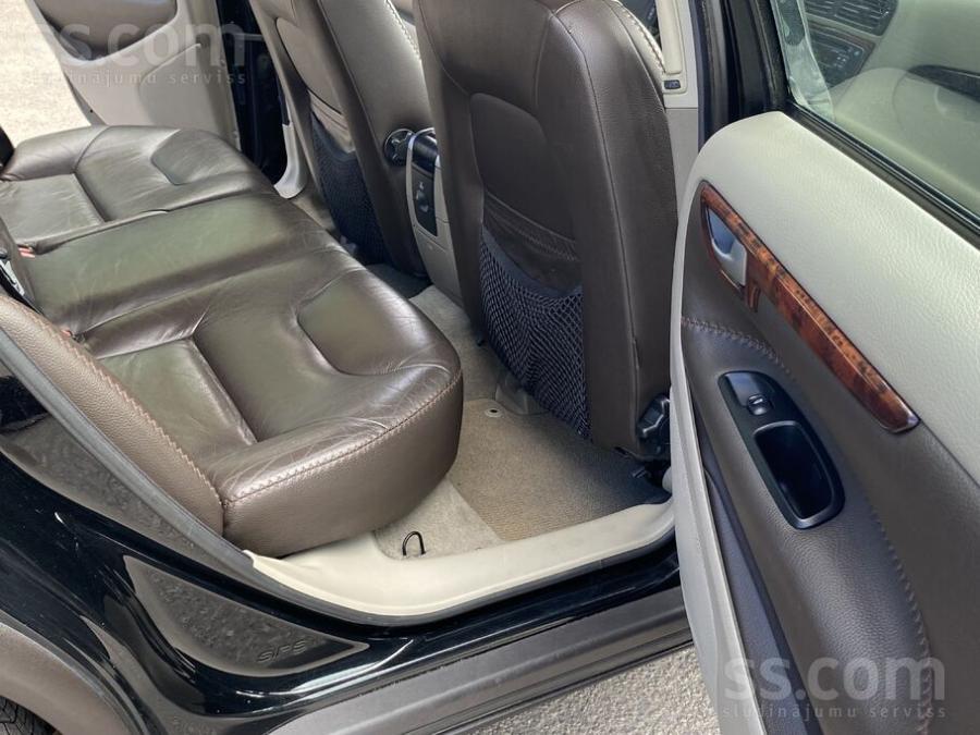 Melns Volvo XC70 2006 Rīga, ar dzinēja tilpumu 2.40 L un nobraukumu 372 tūkst. km par 4690 €, foto 15 vietnē AUTOMOTO.COM.LV