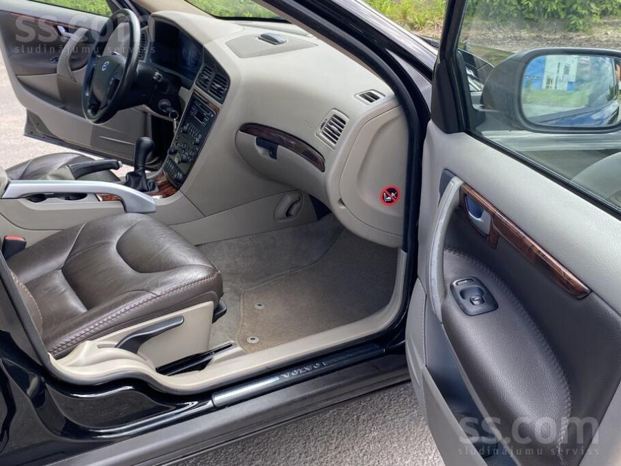 Melns Volvo XC70 2006 Rīga, ar dzinēja tilpumu 2.40 L un nobraukumu 372 tūkst. km par 4690 €, foto 16 vietnē AUTOMOTO.COM.LV
