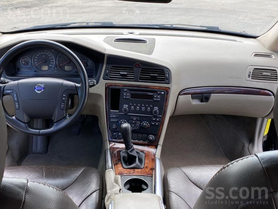 Melns Volvo XC70 2006 Rīga, ar dzinēja tilpumu 2.40 L un nobraukumu 372 tūkst. km par 4690 €, foto 17 vietnē AUTOMOTO.COM.LV