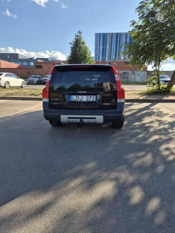 Melns Volvo XC70 2006 Viļņa, ar dzinēja tilpumu 2.40 L un nobraukumu 420 tūkst. km par 3400 €, foto 6 vietnē AUTOMOTO.COM.LV