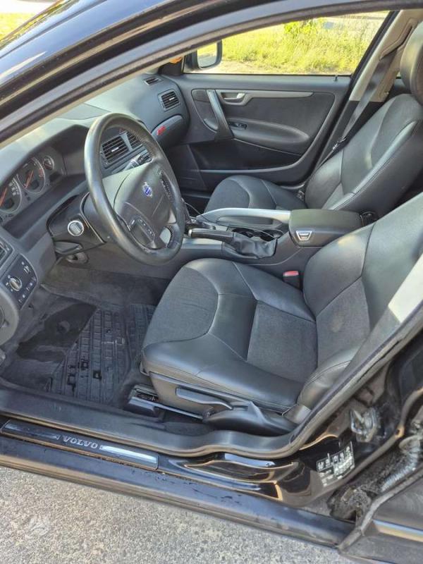 Melns Volvo XC70 2006 Viļņa, ar dzinēja tilpumu 2.40 L un nobraukumu 420 tūkst. km par 3400 €, foto 10 vietnē AUTOMOTO.COM.LV