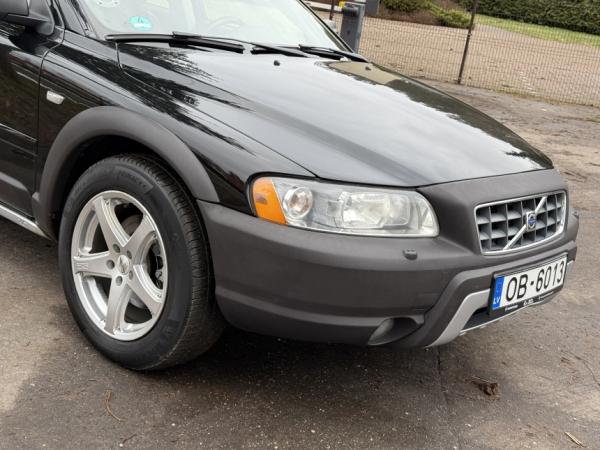 Black Volvo XC70 2006 in Riga, with an engine capacity of 2.40 L and mileage of 280 thousand km for 4550 €, photo 10 on AUTOMOTO.COM.LV