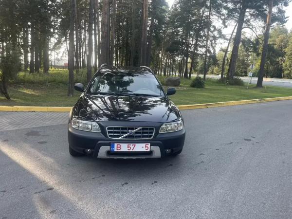 Black Volvo XC70 2006 in Riga, with an engine capacity of 2.40 L and mileage of 237 thousand km for 4200 €, photo 1 on AUTOMOTO.COM.LV