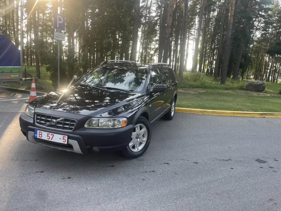 Black Volvo XC70 2006 in Riga, with an engine capacity of 2.40 L and mileage of 237 thousand km for 4200 €, photo 3 on AUTOMOTO.COM.LV
