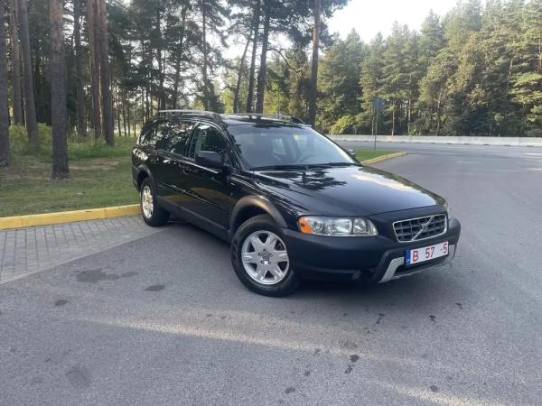 Black Volvo XC70 2006 in Riga, with an engine capacity of 2.40 L and mileage of 237 thousand km for 4200 €, photo 3 on AUTOMOTO.COM.LV