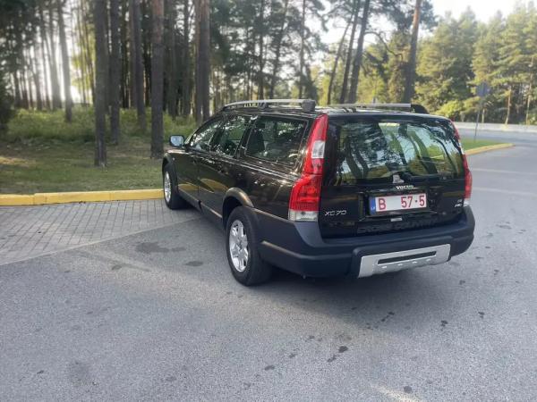 Black Volvo XC70 2006 in Riga, with an engine capacity of 2.40 L and mileage of 237 thousand km for 4200 €, photo 5 on AUTOMOTO.COM.LV