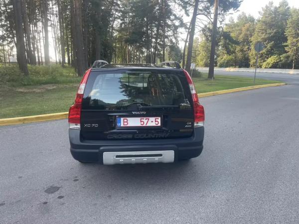 Black Volvo XC70 2006 in Riga, with an engine capacity of 2.40 L and mileage of 237 thousand km for 4200 €, photo 6 on AUTOMOTO.COM.LV