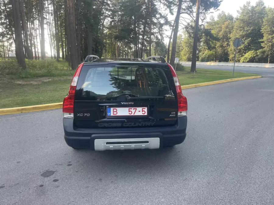 Black Volvo XC70 2006 in Riga, with an engine capacity of 2.40 L and mileage of 237 thousand km for 4200 €, photo 7 on AUTOMOTO.COM.LV