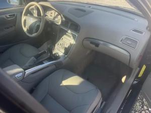 Black Volvo XC70 2006 in Riga, with an engine capacity of 2.40 L and mileage of 237 thousand km for 4200 €, photo 9 on AUTOMOTO.COM.LV