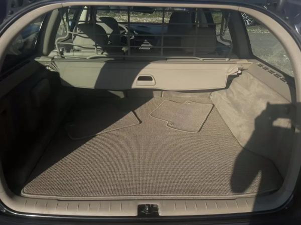 Black Volvo XC70 2006 in Riga, with an engine capacity of 2.40 L and mileage of 237 thousand km for 4200 €, photo 10 on AUTOMOTO.COM.LV