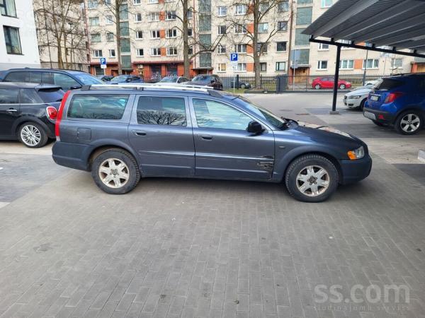 Melns Volvo XC70 2006 Rīga, ar dzinēja tilpumu 2.40 L un nobraukumu 350 tūkst. km par 1700 €, foto 2 vietnē AUTOMOTO.COM.LV