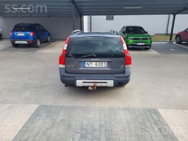 Melns Volvo XC70 2006 Rīga, ar dzinēja tilpumu 2.40 L un nobraukumu 350 tūkst. km par 1700 €, foto 5 vietnē AUTOMOTO.COM.LV