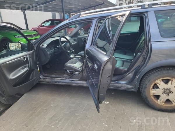 Melns Volvo XC70 2006 Rīga, ar dzinēja tilpumu 2.40 L un nobraukumu 350 tūkst. km par 1700 €, foto 6 vietnē AUTOMOTO.COM.LV