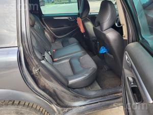 Black Volvo XC70 2006 in Riga, with an engine capacity of 2.40 L and mileage of 350 thousand km for 1700 €, photo 9 on AUTOMOTO.COM.LV
