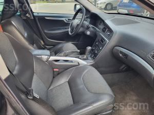 Black Volvo XC70 2006 in Riga, with an engine capacity of 2.40 L and mileage of 350 thousand km for 1700 €, photo 10 on AUTOMOTO.COM.LV