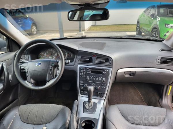 Melns Volvo XC70 2006 Rīga, ar dzinēja tilpumu 2.40 L un nobraukumu 350 tūkst. km par 1700 €, foto 10 vietnē AUTOMOTO.COM.LV
