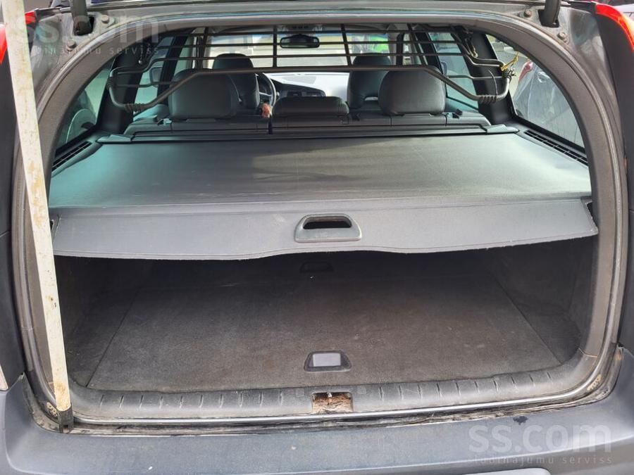 Black Volvo XC70 2006 in Riga, with an engine capacity of 2.40 L and mileage of 350 thousand km for 1700 €, photo 12 on AUTOMOTO.COM.LV