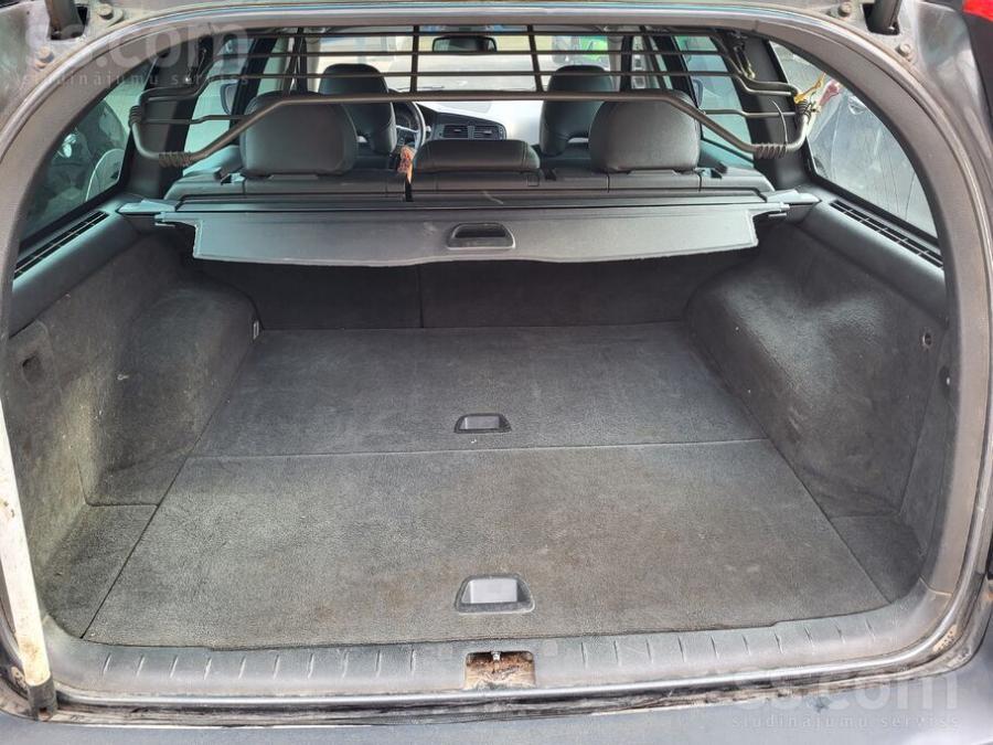Black Volvo XC70 2006 in Riga, with an engine capacity of 2.40 L and mileage of 350 thousand km for 1700 €, photo 13 on AUTOMOTO.COM.LV