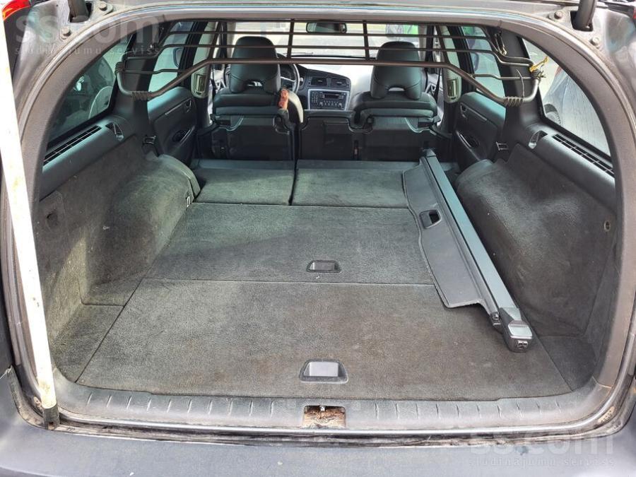Black Volvo XC70 2006 in Riga, with an engine capacity of 2.40 L and mileage of 350 thousand km for 1700 €, photo 14 on AUTOMOTO.COM.LV