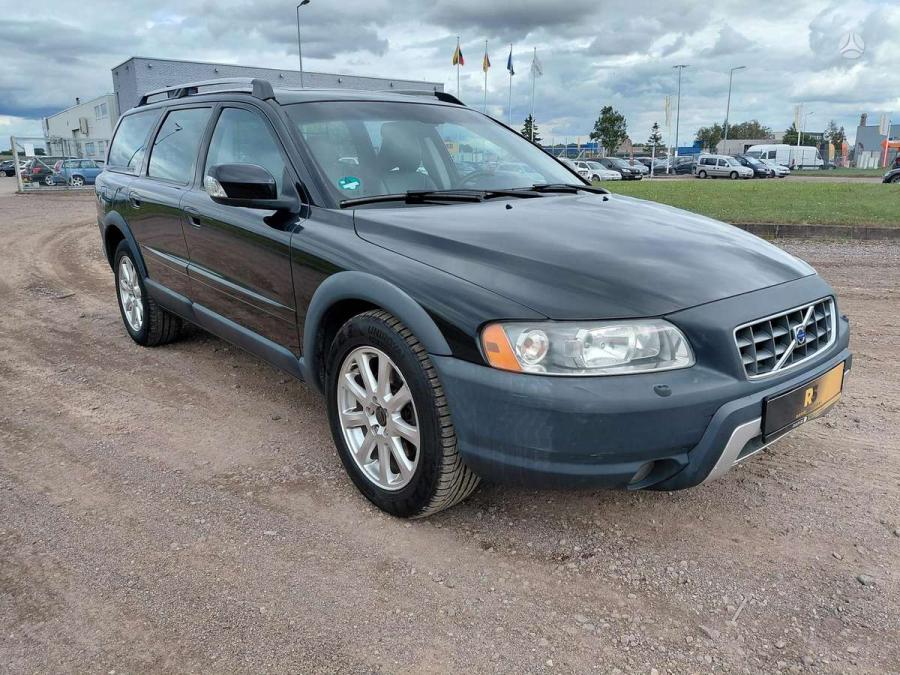 Melns Volvo XC70 2006 Marijampole, ar dzinēja tilpumu 2.40 L un nobraukumu 330 tūkst. km par 4500 €, foto 1 vietnē AUTOMOTO.COM.LV