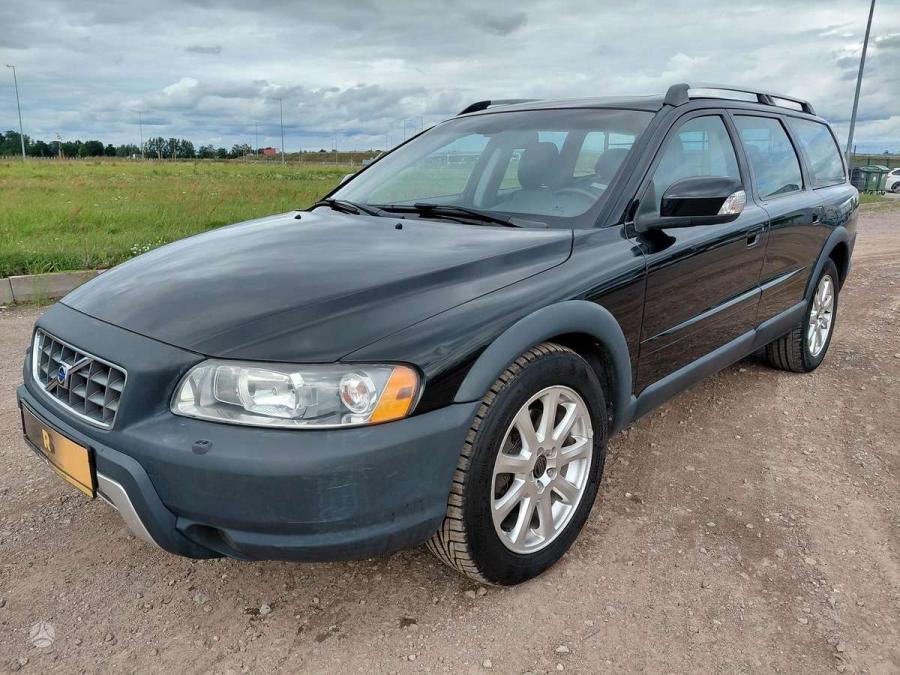 Melns Volvo XC70 2006 Marijampole, ar dzinēja tilpumu 2.40 L un nobraukumu 330 tūkst. km par 4500 €, foto 6 vietnē AUTOMOTO.COM.LV