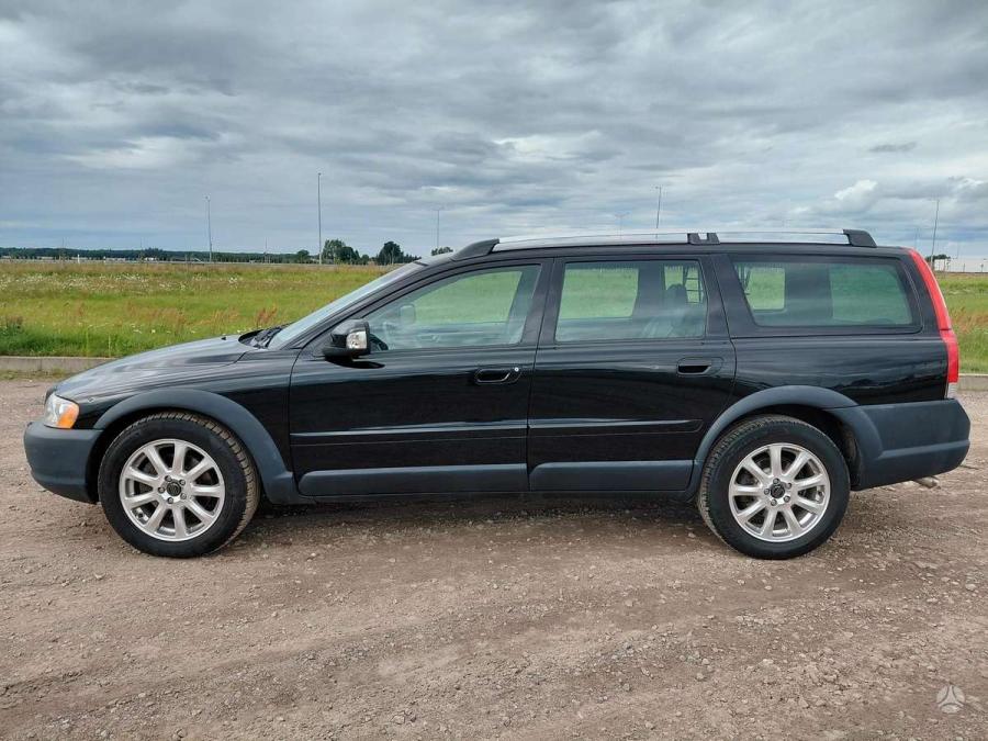 Melns Volvo XC70 2006 Marijampole, ar dzinēja tilpumu 2.40 L un nobraukumu 330 tūkst. km par 4500 €, foto 7 vietnē AUTOMOTO.COM.LV