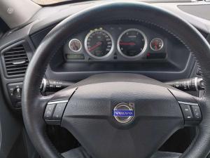 Melns Volvo XC70 2006 Marijampole, ar dzinēja tilpumu 2.40 L un nobraukumu 330 tūkst. km par 4500 €, foto 12 vietnē AUTOMOTO.COM.LV